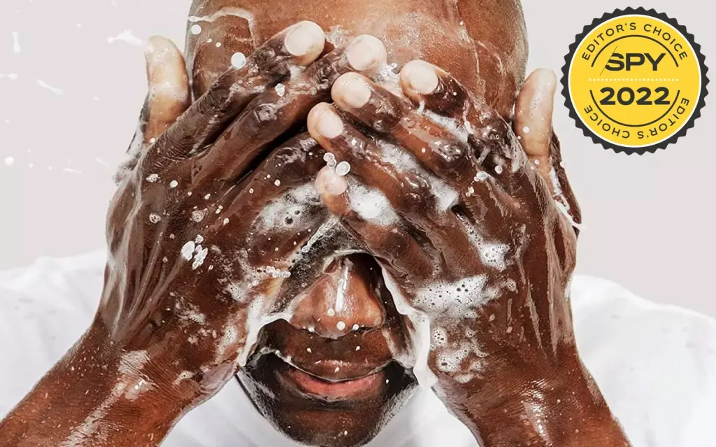 Date un chapuzón con los 16 mejores lavados faciales para hombres de todos los tipos de piel