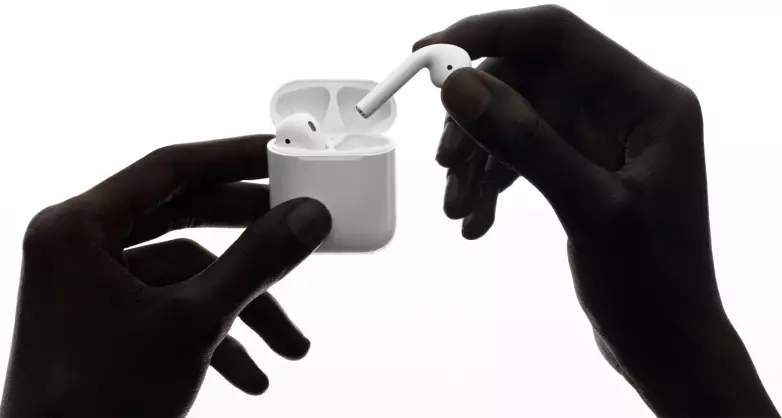 Apple AirPods ၂