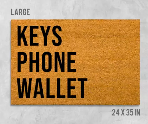 钥匙 电话 钱包 门垫