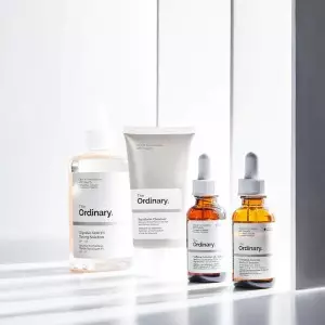 The Ordinary The Bright Set, agasallos para ela