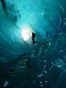ที่โรแมนติกที่สุดในการเสนอถ้ำน้ำแข็ง