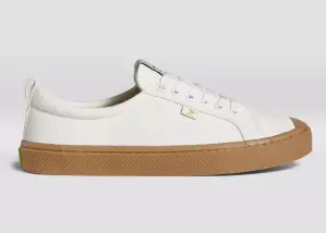 รองเท้าผ้าใบสีขาวที่ดีที่สุด cariuma white gum