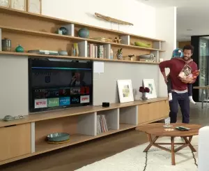 Amazon Fire TV Cube trong phòng khách