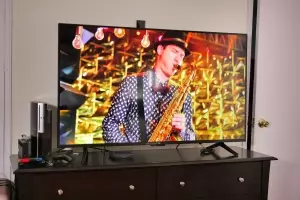 Amazon Fire TV Omni de 55 pulgadas en el dormitorio