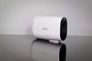 Beste utendørs sikkerhetskameraer for hjemmet, Arlo Essential XL Spotlight-anmeldelse