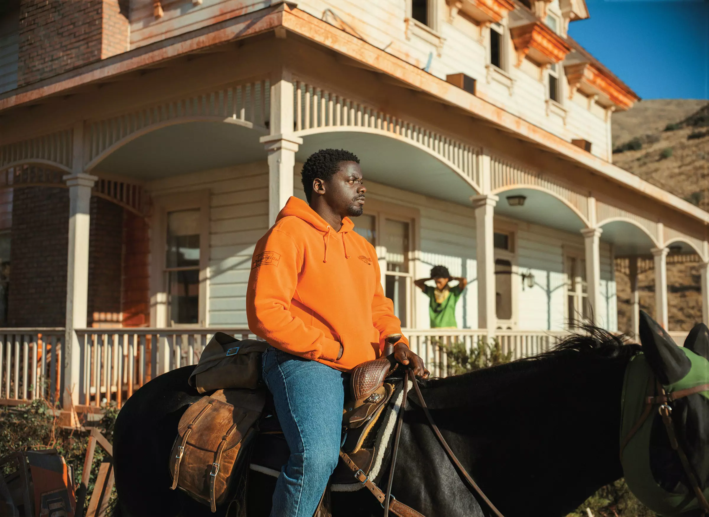 Daniel Kaluuya Nope filmean, Jordan Peelek idatzia eta zuzendua.