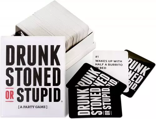 Kortų žaidimas girtas, užkliuvęs akmenimis arba kvailas gėrimas