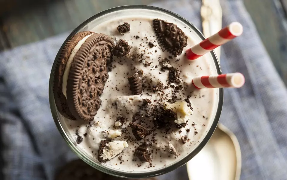 Homemade Cookies en Cream Milkshake yn