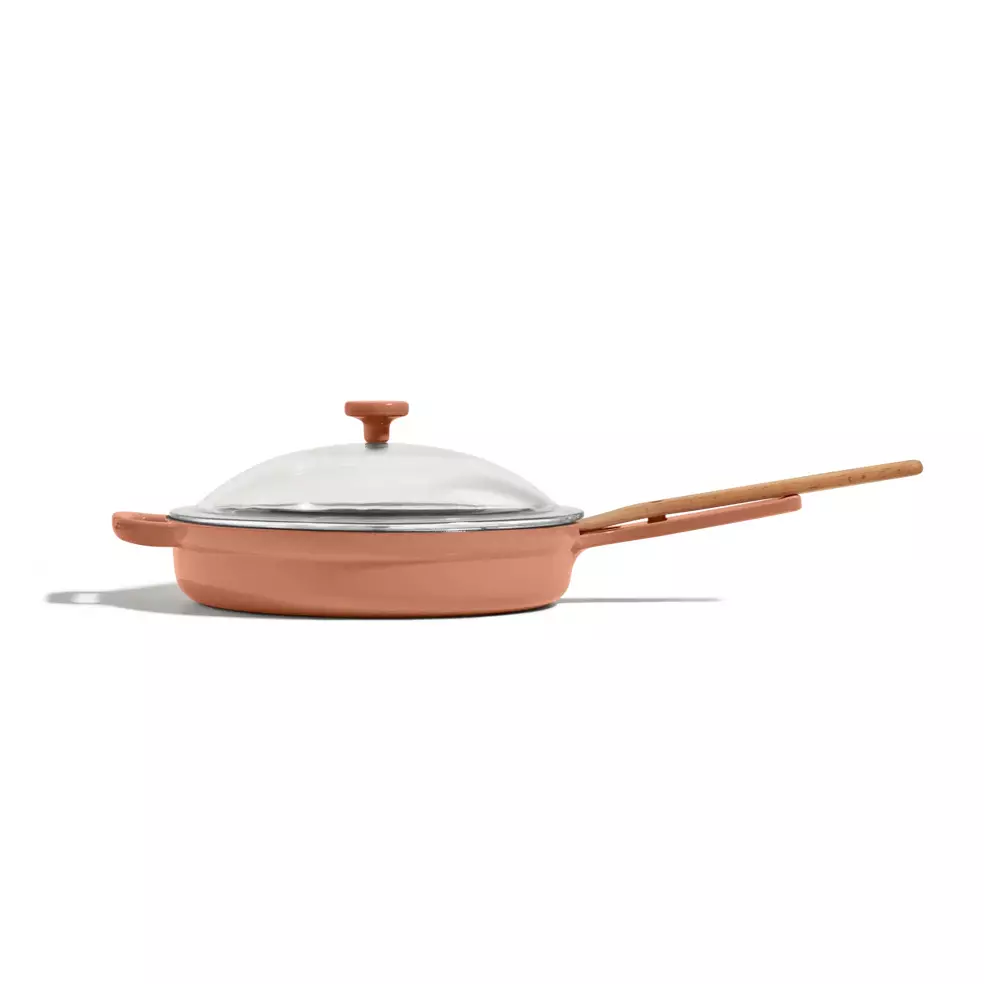 Plas nou an Cast Iron Toujou Pan