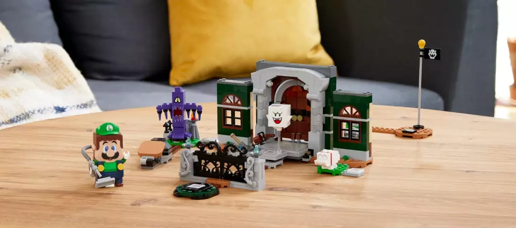 Luigi's Mansion Entryway Expansion Set