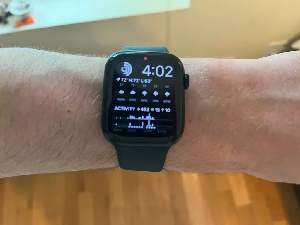 Imej Badan Ditampilkan 2 Apple Watch Siri 7 45mm