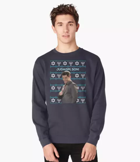 nua-cailín-schmidt-ghránna-hanukkah-sweatshirt