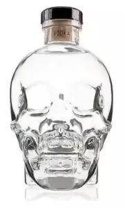 galvaskausa pudeles degvīna kristāla galva