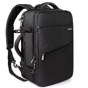 Црн ранец за носење багаж