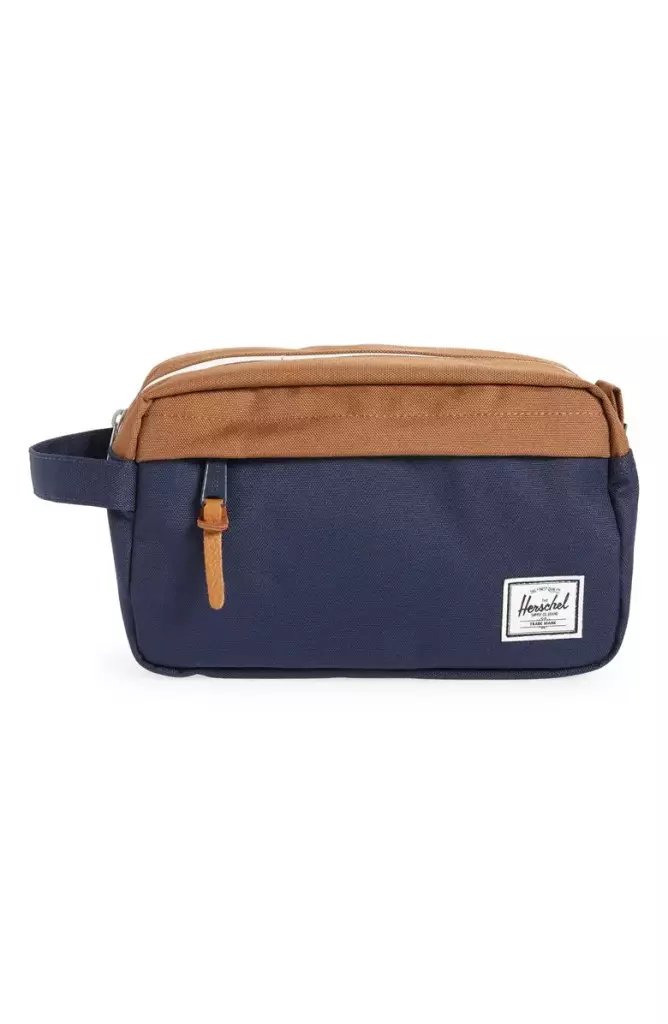 ក្រុមហ៊ុន Herschel Supply Co. ជំពូក Dopp Kit