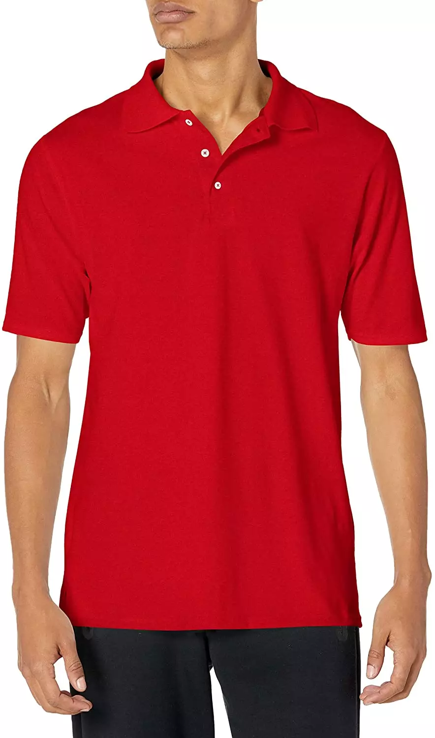 빨간색으로 Hanes Men's X Temp Performance 폴로 셔츠를 입은 남자