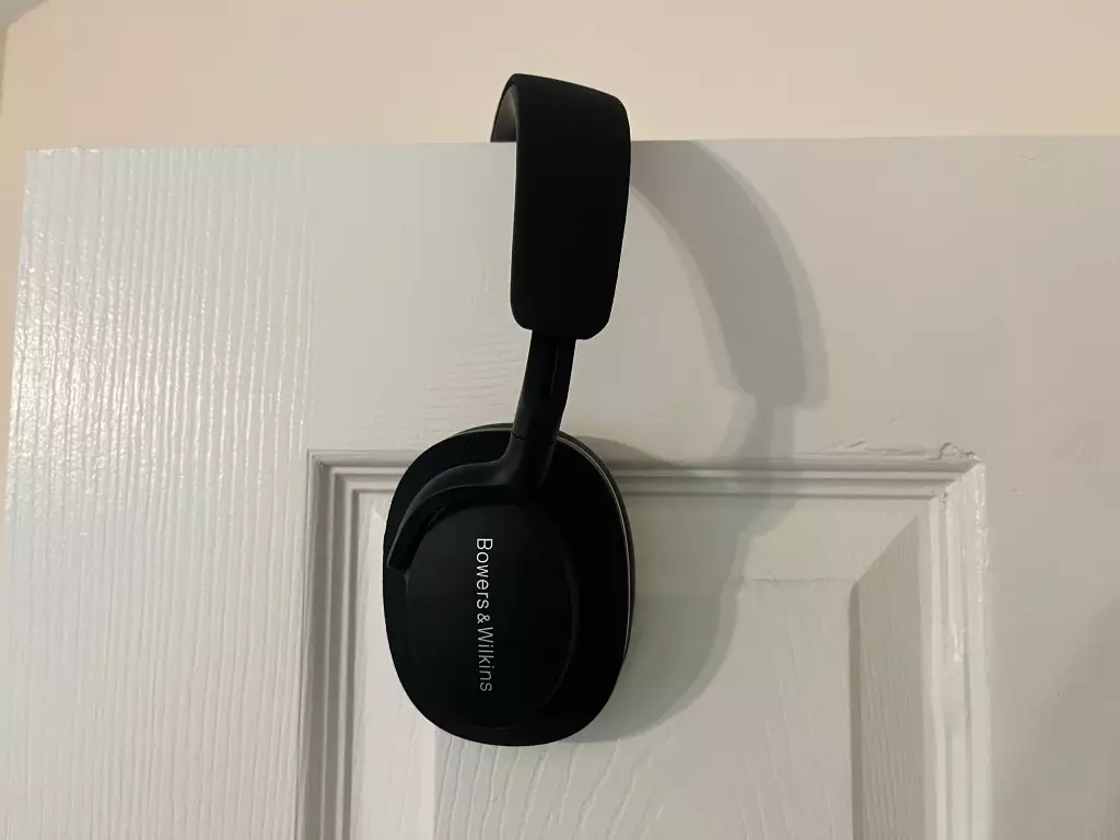 Bowers Wilkins PX7 S2 वैशिष्ट्यीकृत शरीर प्रतिमा 3