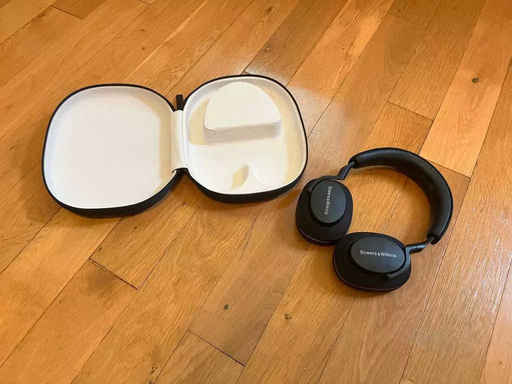 Bowers Wilkins PX7 S2 פיטשערד גוף בילד 2