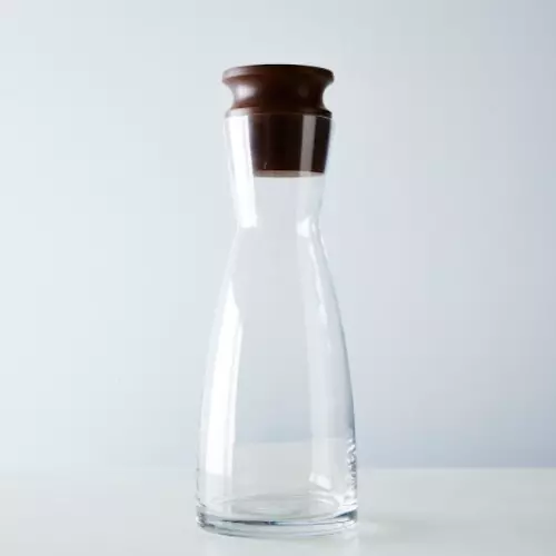Turnco Wood Goods Liter Glass Carafe dengan Walnut Stop