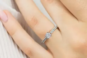 tempat terbaik untuk membeli cincin pertunangan online dengan kejelasan