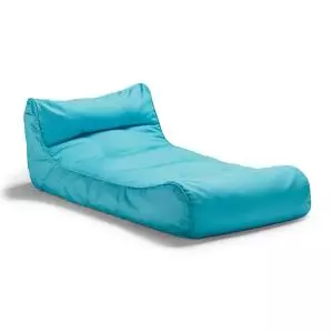 Isang lounge chair na inspired na pool float para sa mga matatanda