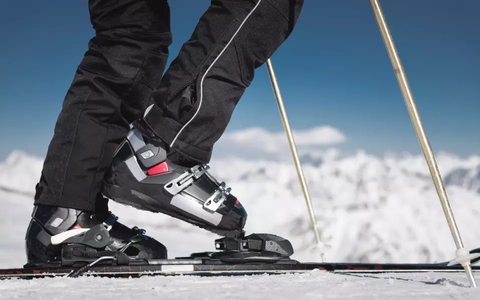 Close-up saka sikil atlet ski