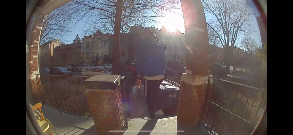 Skambučio vaizdo įrašas „Doorbell 2020“ rodomas korpuso vaizdas 3