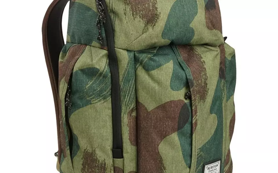 برٹن کا کیمو اسکول کا بیگ بنائے گا۔
