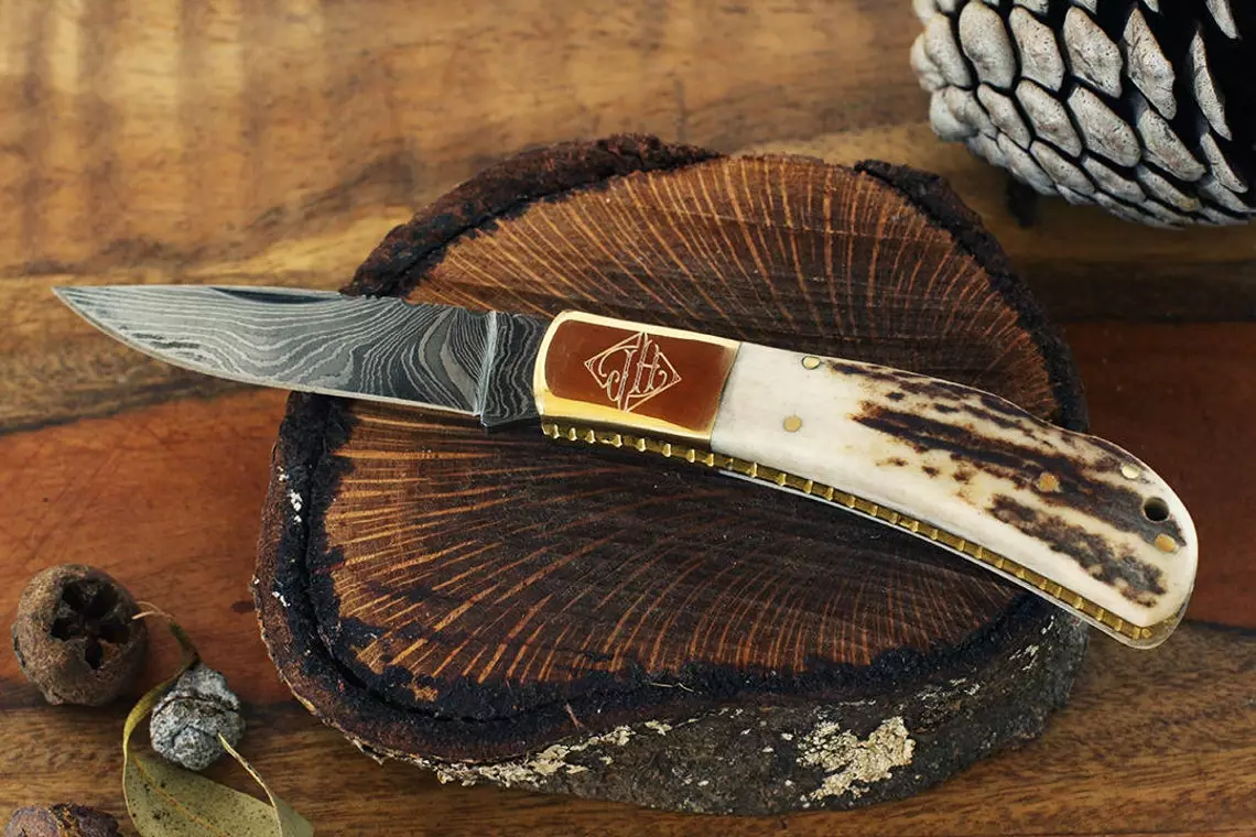 Prilagodljiv jekleni nož Stag Horn iz Damaska, prilagojena darila zanj