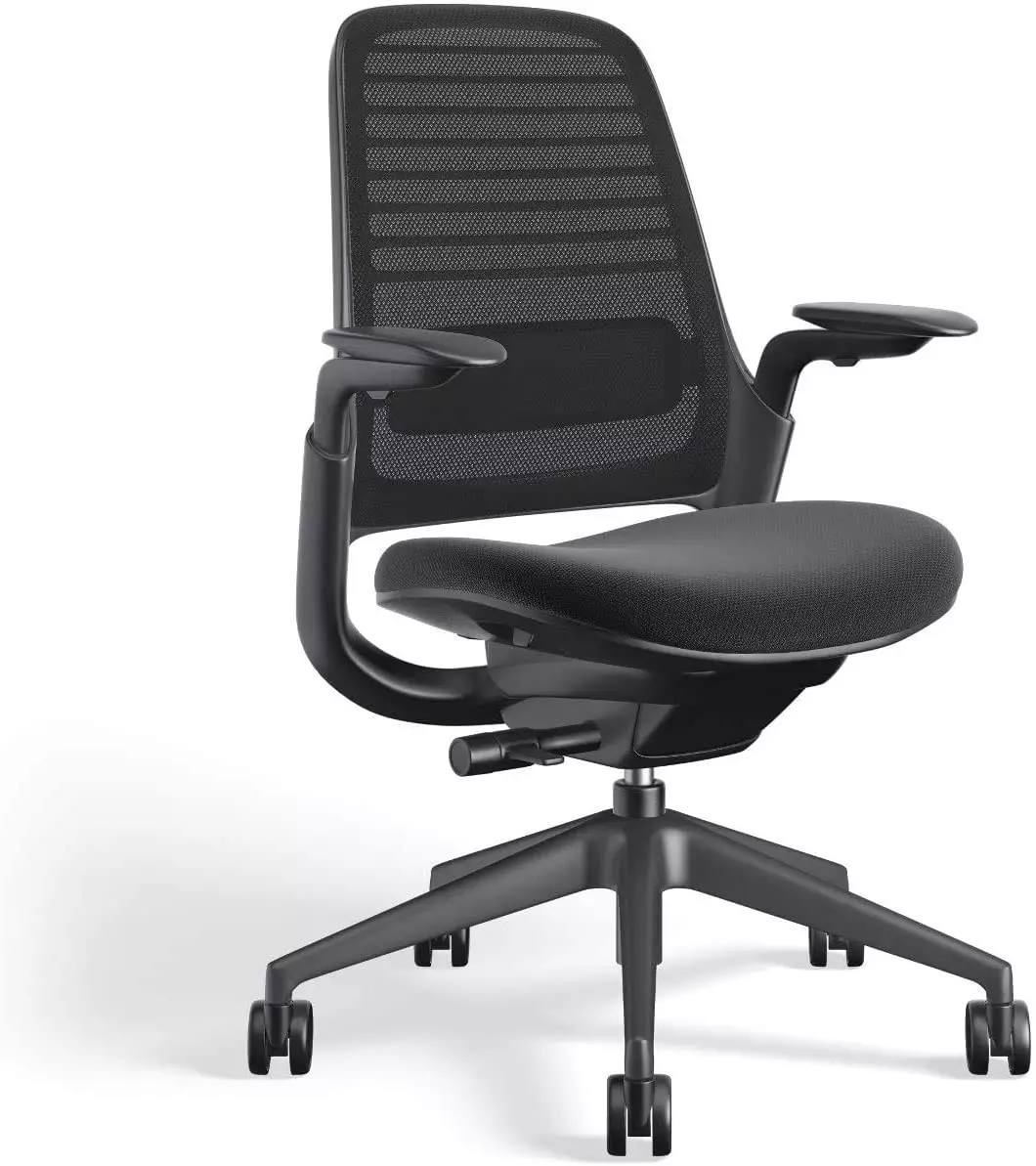 1 serijos plieno korpusas juodos spalvos kėdė