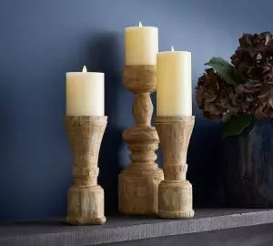 Portaespelmes pilar de fusta natural ava