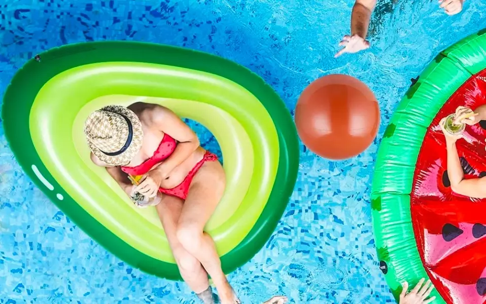 mejores flotadores de piscina - verano 2020