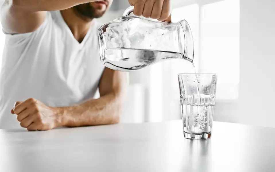 איך לשתות יותר מים