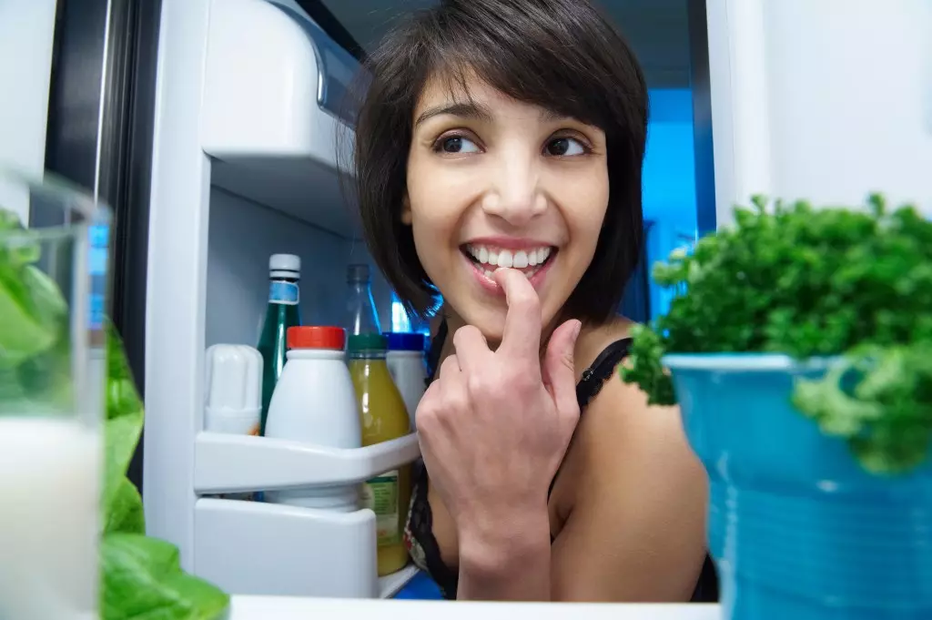 فیڈ: 8 صحت مند کھانے کی اشیاء جو آپ کو ہمیشہ اپنے باورچی خانے میں ہونی چاہئیں