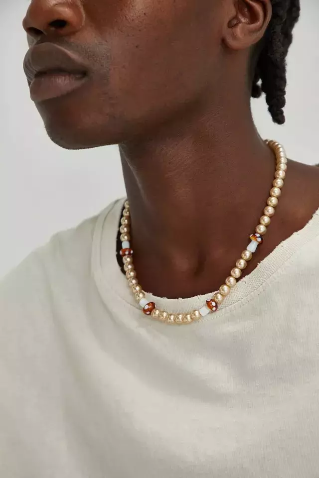 Urban-Outfitters-Mushroom-and-Pearl-Necklace
