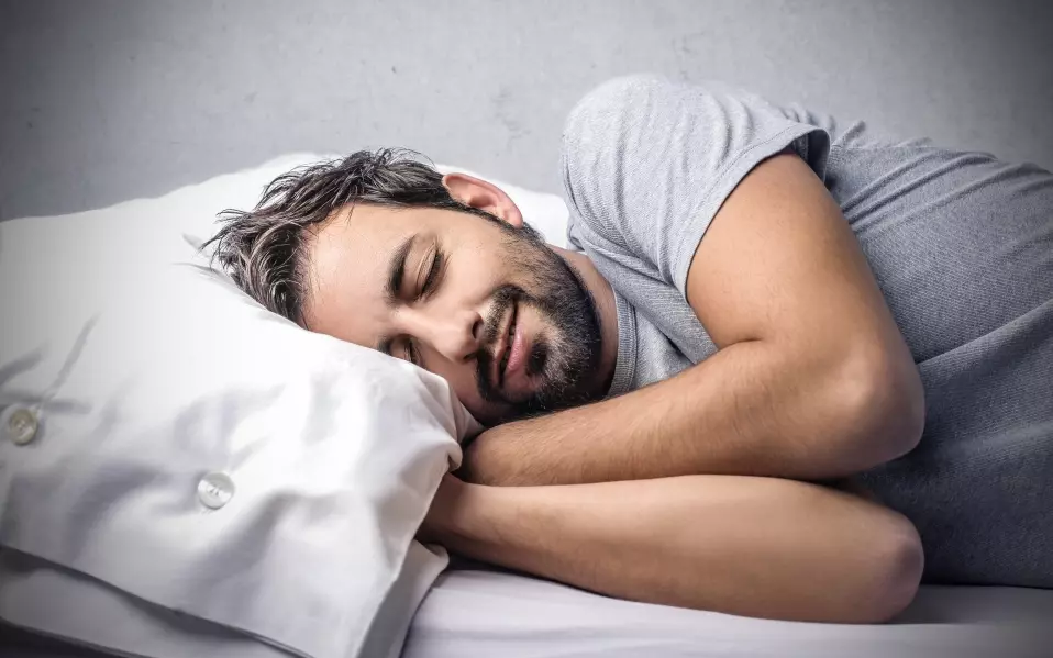 အမျိုးသားများသည် စိတ်ဖိစီးမှုကို သက်သာစေပြီး အိပ်စက်ခြင်းကို အားဖြည့်ပေးသည်။