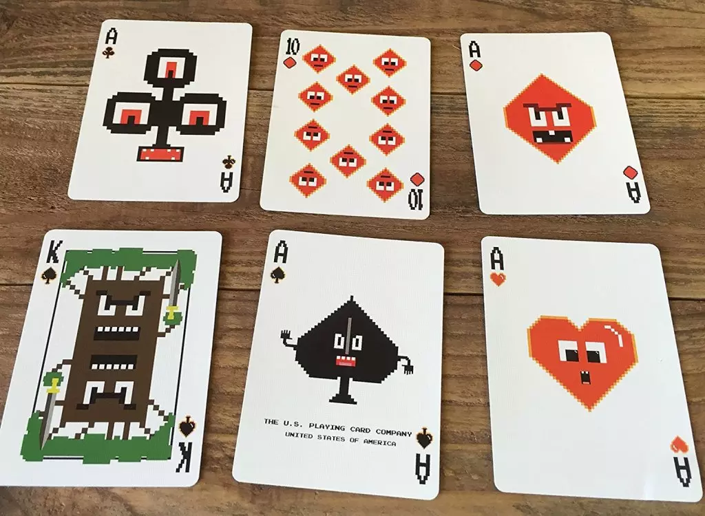 Miverena amin'ny fotoana miaraka amin'ny bisikileta 8-Bit Original Playing Cards