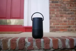 Bose Portable Smart Speaker Isubiramo