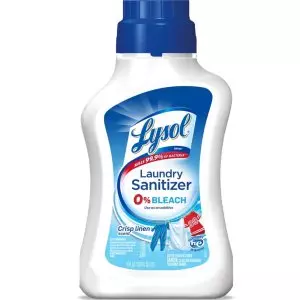 en flaska lysol tvättdesinfektionsmedel på en vit bakgrund