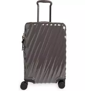 ချဲ့နိုင်သော spinner သည် tumi rimowa ခရီးဆောင်အိတ်ပေါ်တွင် သယ်ဆောင်သွားနိုင်သည်။