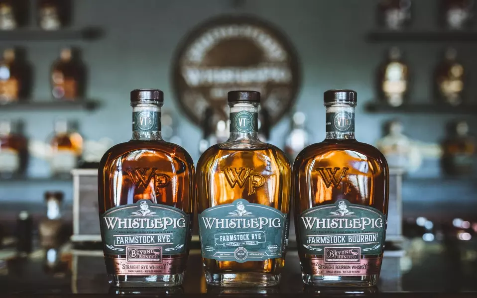 باغلانغان بوتۇلكىلارنىڭ سىرتىدىكى WhistlePig