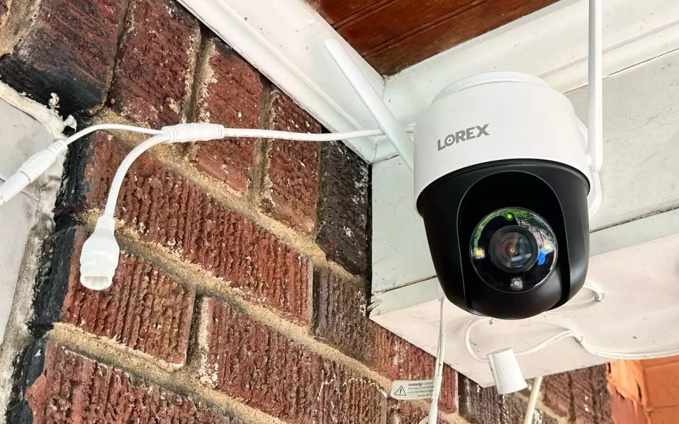 Càmera de seguretat exterior Lorex 2K Pan-Tilt