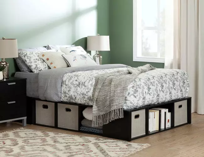 plošinová postel s úložným prostorem