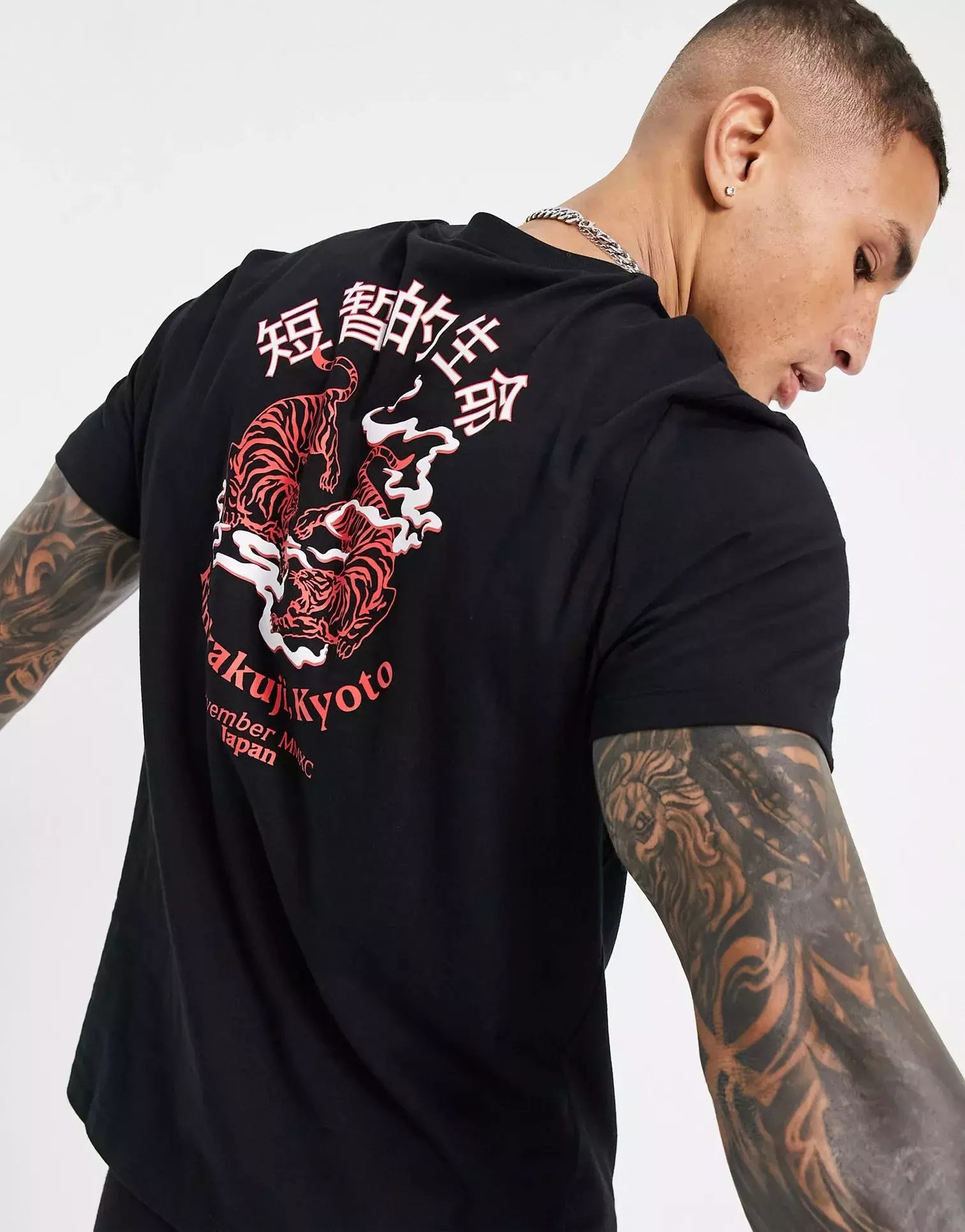 ASOS DESIGN Bio-T-Shirt mit Tiger- und Textdruck auf der Rückseite