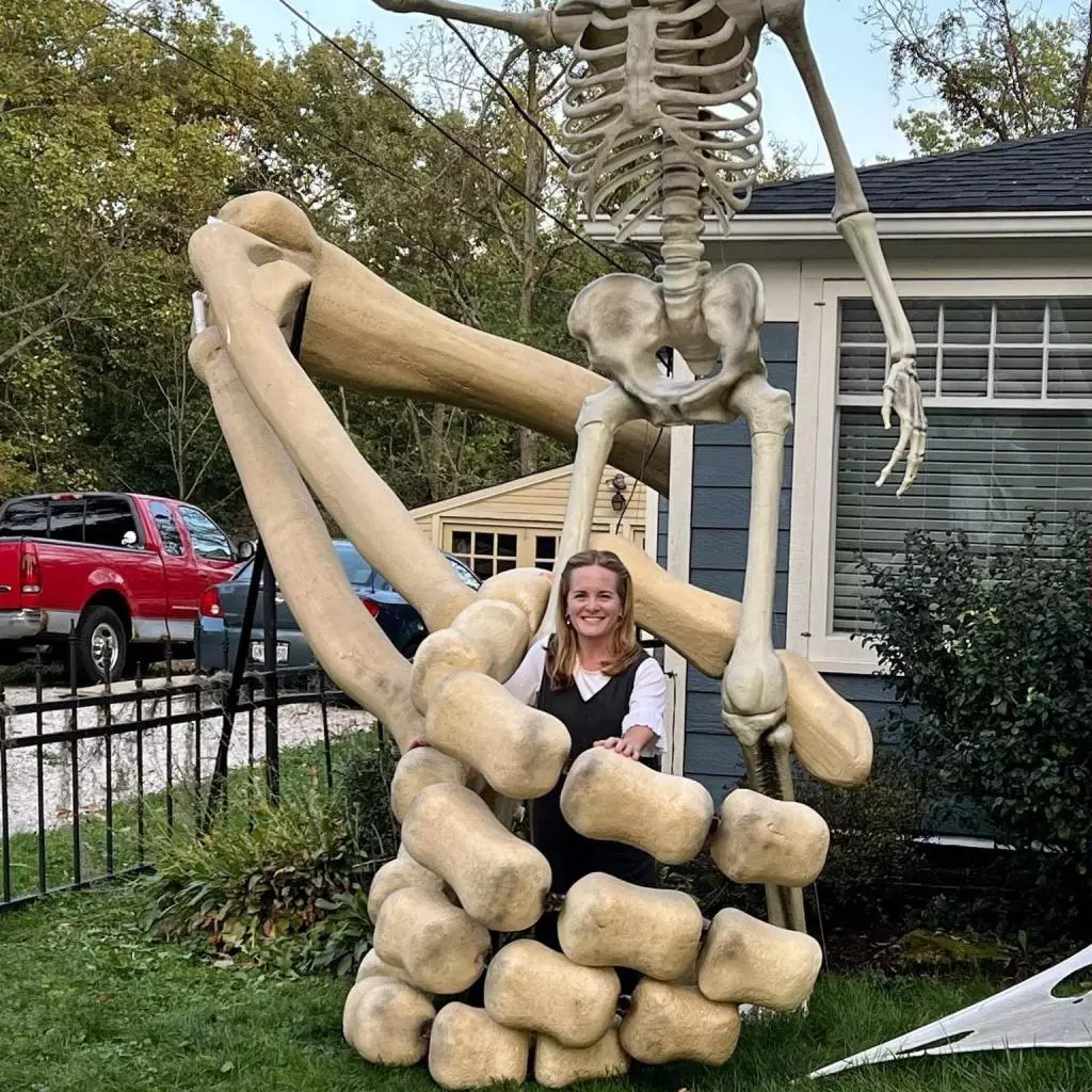 diy giant skeleton maoko