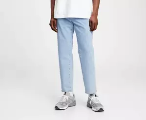 Pantalóns vaqueros rectos recortados GAP con GapFlex, os mellores jeans para papá