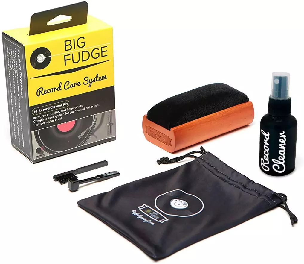 Big Fudge Record Cleaning Kit, jossa on harja, spray ja puhdistusharjat, vinyylitarvikkeet, levysoittimen tarvikkeet