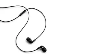 mga headphone at earbuds
