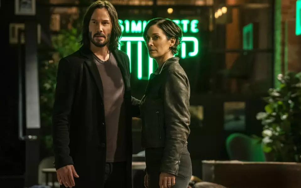 keanu reeves en carrie-anne moss in