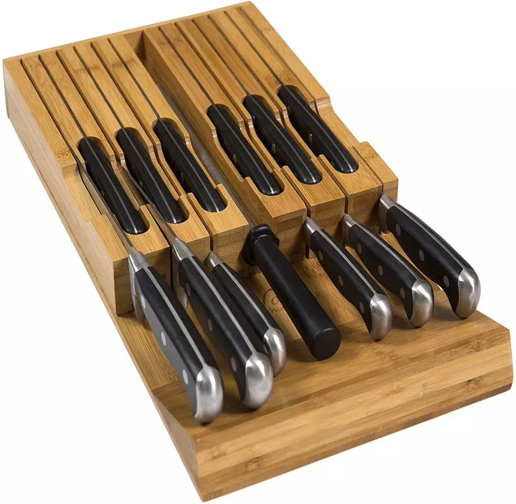 Il ceppo per coltelli in bambù nel cassetto contiene 12 coltelli